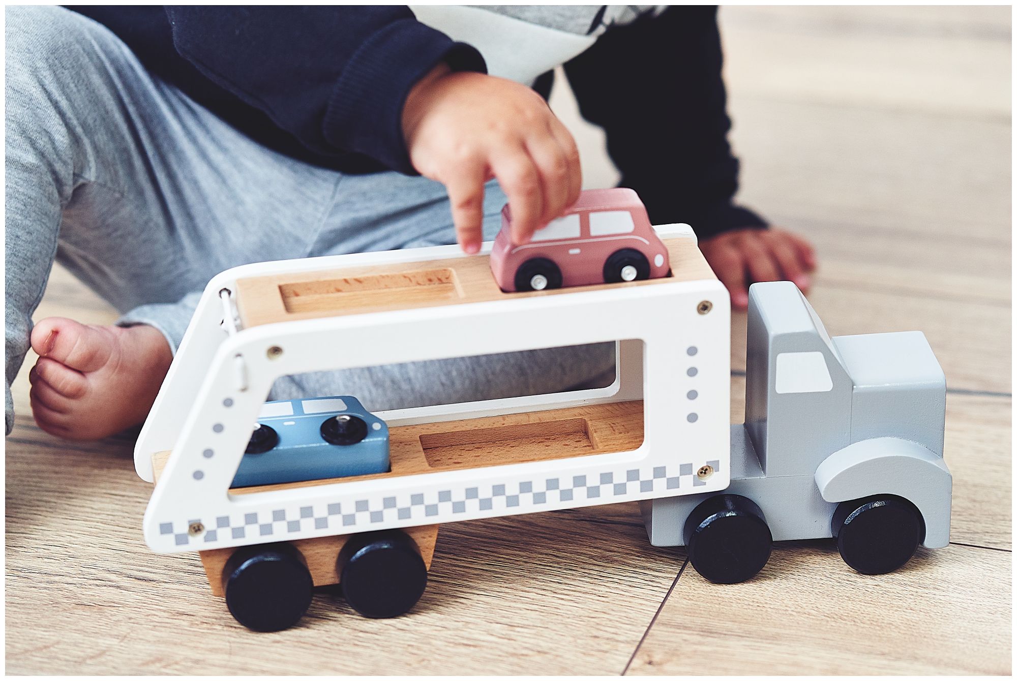 Puidust veoauto haagis koos 4 autoga | MÄNGUASJAD JA MÄNGUD ...